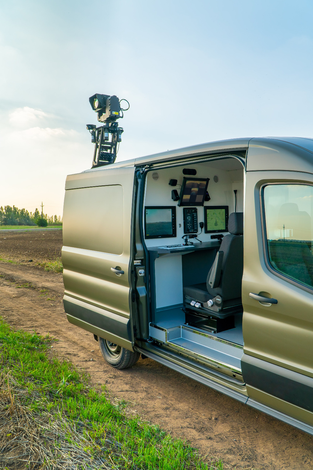 Flotă de 50 de unități Ford Transit special echipate pentru Poliția de ...