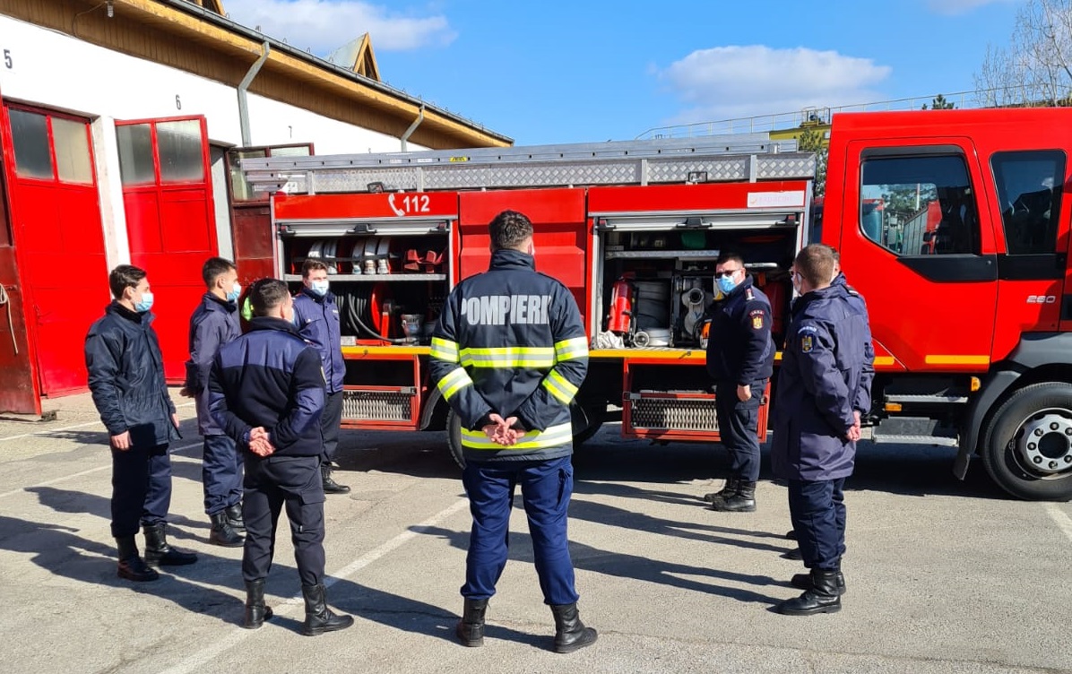 Studenţi pompieri în practică la ISU Mehedinţi