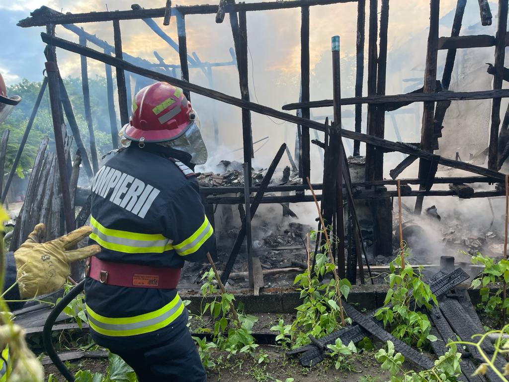 Casă distrusă de flăcări în Goicea