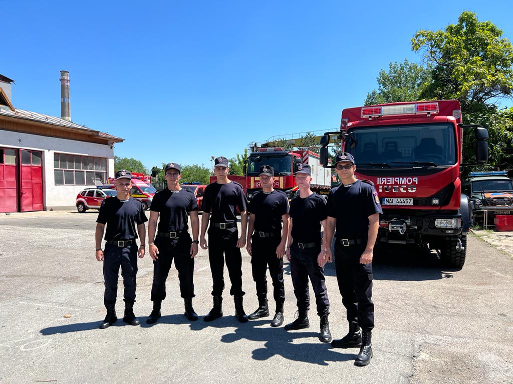 Elevi pompieri în practică la ISU Mehedinți