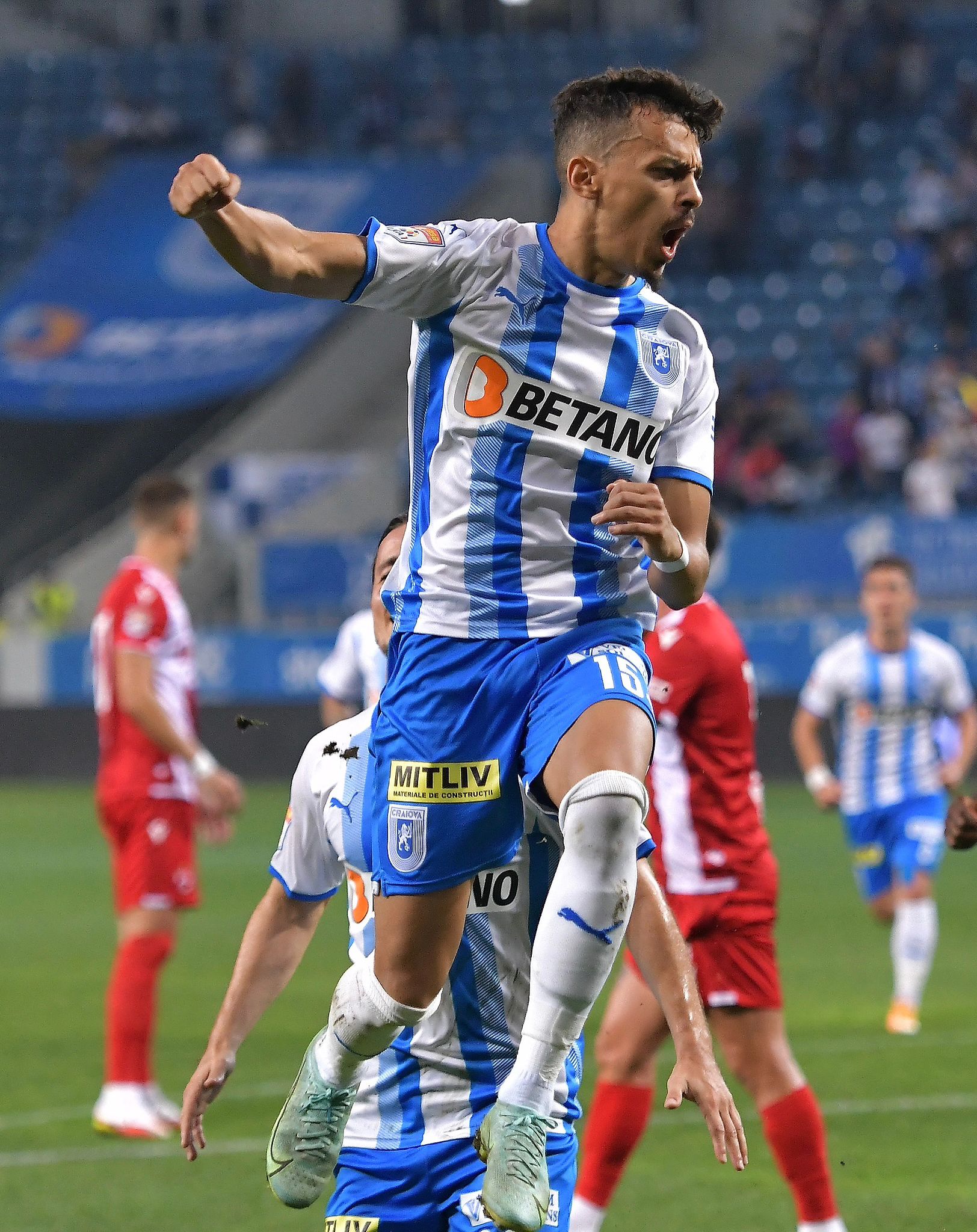 Houri se întoarce în „Vulcan”